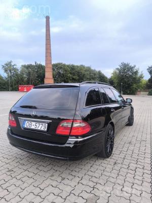 Black Mercedes-Benz E 280 2006 in Saldus, with an engine capacity of 3.00 L and mileage of 339 thousand km for 3500 €, photo 4 on AUTOMOTO.COM.LV