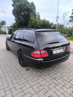 Black Mercedes-Benz E 280 2006 in Saldus, with an engine capacity of 3.00 L and mileage of 339 thousand km for 3500 €, photo 5 on AUTOMOTO.COM.LV