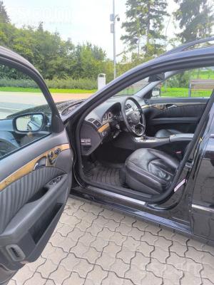 Black Mercedes-Benz E 280 2006 in Saldus, with an engine capacity of 3.00 L and mileage of 339 thousand km for 3500 €, photo 13 on AUTOMOTO.COM.LV