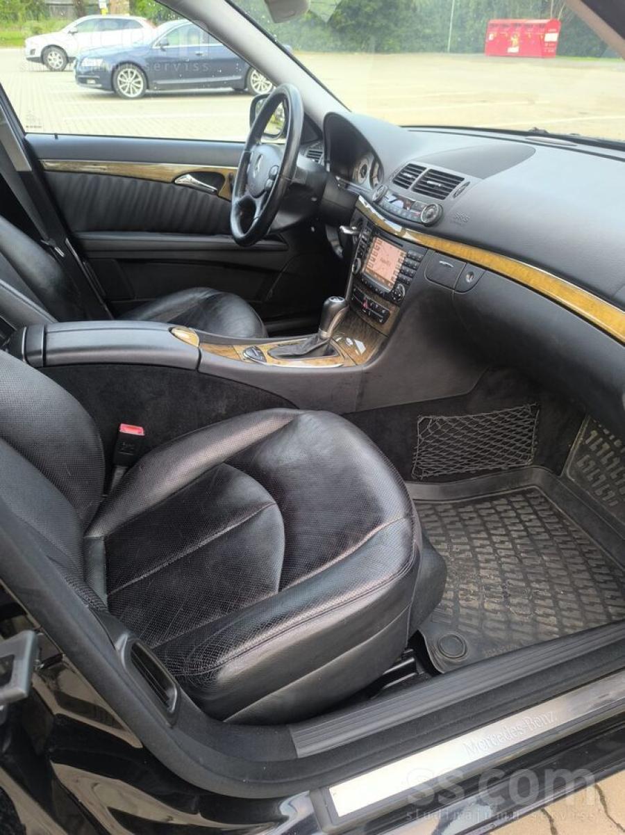 Black Mercedes-Benz E 280 2006 in Saldus, with an engine capacity of 3.00 L and mileage of 339 thousand km for 3500 €, photo 14 on AUTOMOTO.COM.LV