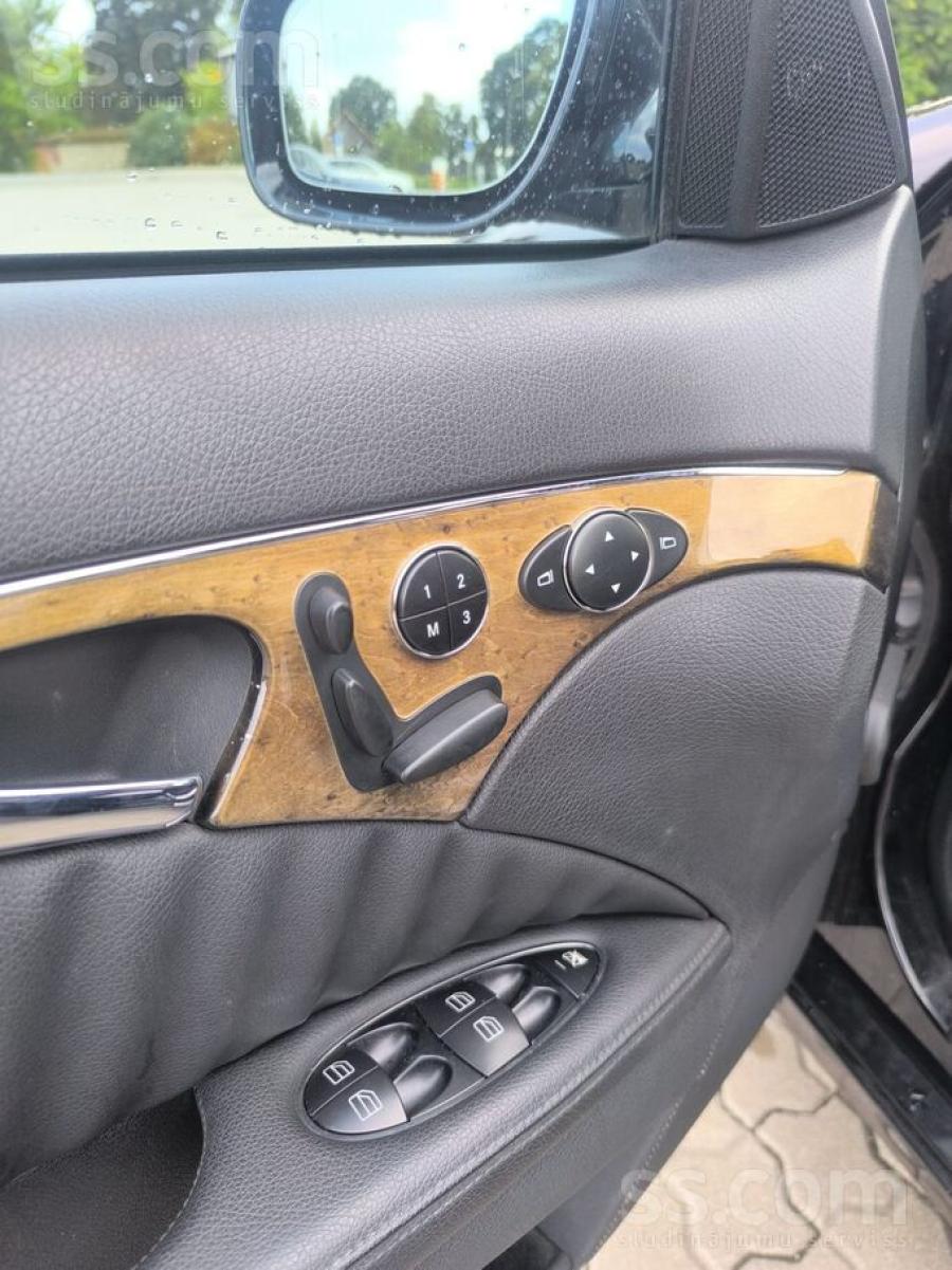 Black Mercedes-Benz E 280 2006 in Saldus, with an engine capacity of 3.00 L and mileage of 339 thousand km for 3500 €, photo 19 on AUTOMOTO.COM.LV
