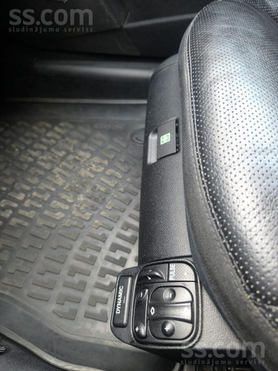 Black Mercedes-Benz E 280 2006 in Saldus, with an engine capacity of 3.00 L and mileage of 339 thousand km for 3500 €, photo 20 on AUTOMOTO.COM.LV
