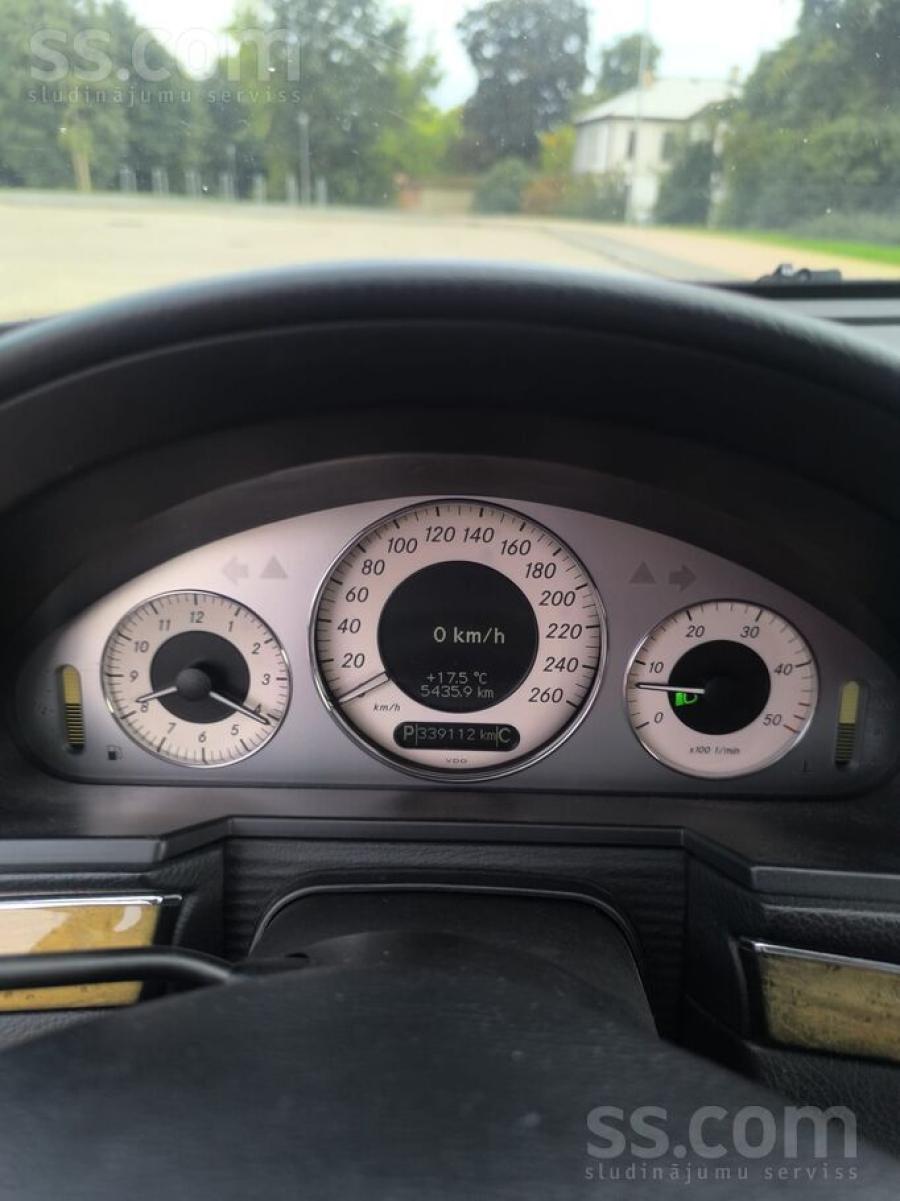 Black Mercedes-Benz E 280 2006 in Saldus, with an engine capacity of 3.00 L and mileage of 339 thousand km for 3500 €, photo 22 on AUTOMOTO.COM.LV