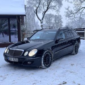Black Mercedes-Benz E 280 2007 in Jonava, with an engine capacity of 3.00 L and mileage of 309 thousand km for 2800 €, photo  on AUTOMOTO.COM.LV