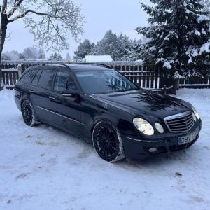 Black Mercedes-Benz E 280 2007 in Jonava, with an engine capacity of 3.00 L and mileage of 309 thousand km for 2800 €, photo 4 on AUTOMOTO.COM.LV