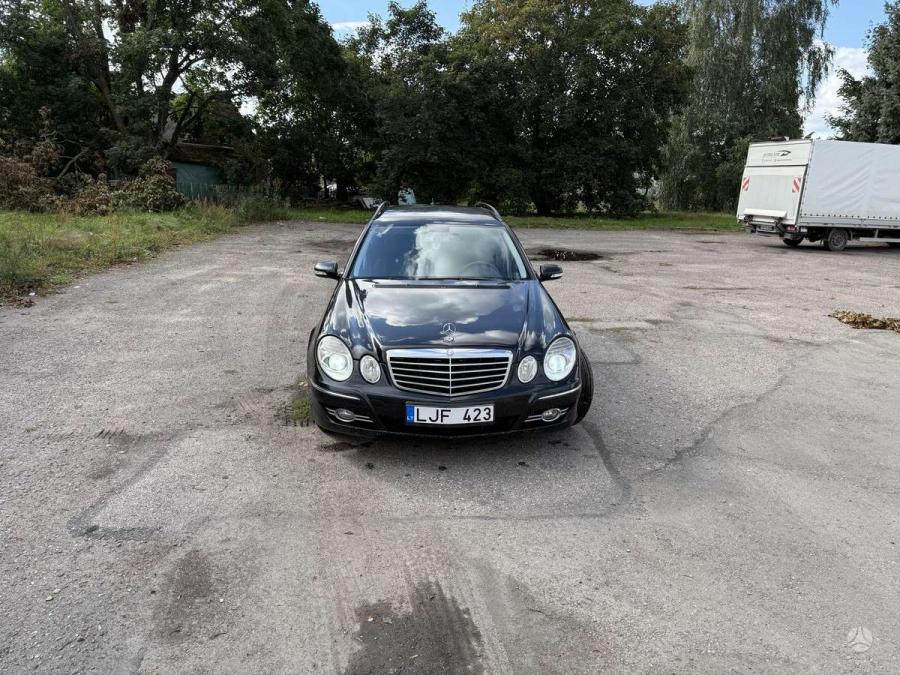Black Mercedes-Benz E 280 2007 in Marijampole, with an engine capacity of 2.99 L and mileage of 525 thousand km for 2999 €, photo 1 on AUTOMOTO.COM.LV