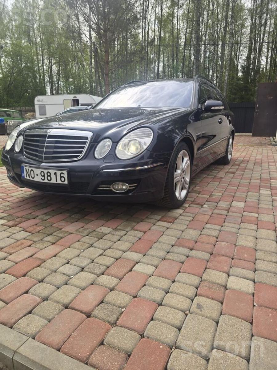 Черный Мерседес Е 280 2008 в Рига, объемом двигателя 3.00 л и пробегом 256 тыс. км за 5900 €, фото 3 на AUTOMOTO.COM.LV