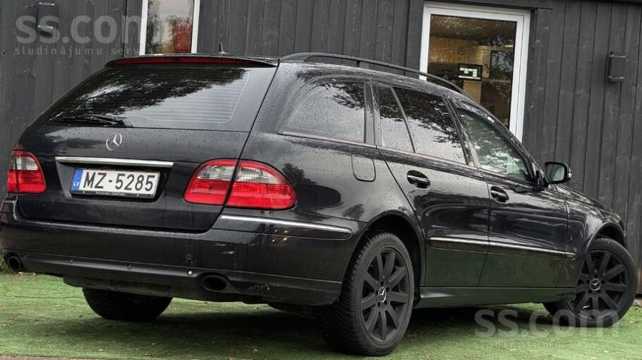 Black Mercedes-Benz E 280 2008 in Riga, with an engine capacity of 3.00 L and mileage of 298 thousand km for 3450 €, photo 8 on AUTOMOTO.COM.LV
