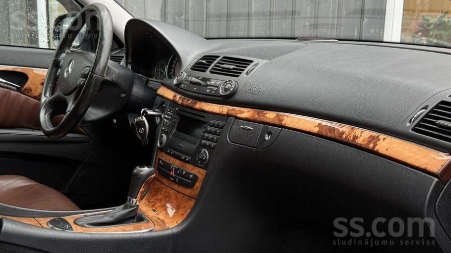 Black Mercedes-Benz E 280 2008 in Riga, with an engine capacity of 3.00 L and mileage of 298 thousand km for 3450 €, photo 25 on AUTOMOTO.COM.LV
