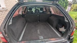 Melns Mercedes-Benz E 280 2024 Viļņa, ar dzinēja tilpumu 3.20 L un nobraukumu 350 tūkst. km par 950 €, foto 7 vietnē AUTOMOTO.COM.LV