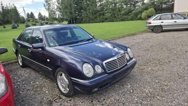 Zils Mercedes-Benz E 280 1996 Vilkaviškis, ar dzinēja tilpumu 2.80 L un nobraukumu 220 tūkst. km par 1650 €, foto 1 vietnē AUTOMOTO.COM.LV