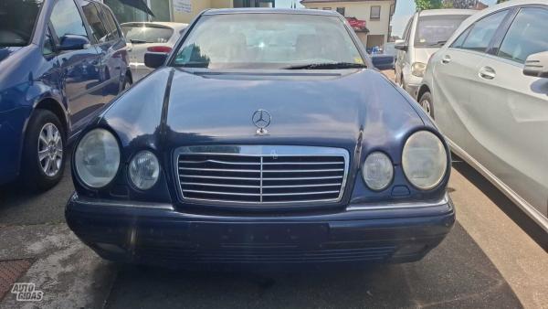 Zils Mercedes-Benz E 280 1996 Vilkaviškis, ar dzinēja tilpumu 2.80 L un nobraukumu 220 tūkst. km par 1650 €, foto 8 vietnē AUTOMOTO.COM.LV
