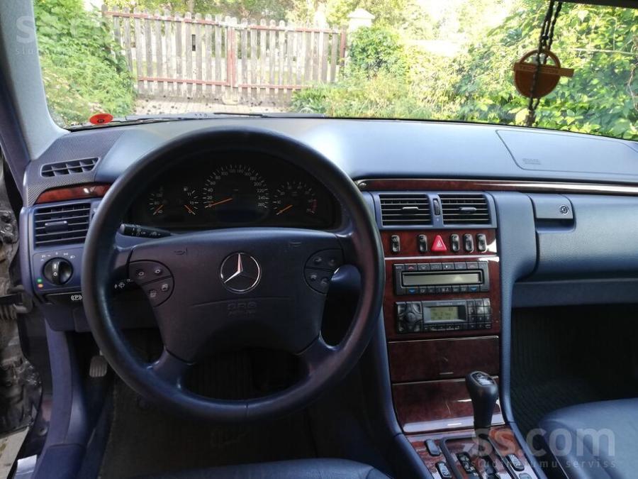 Синий Мерседес Е 280 1999 в Рига, объемом двигателя 2.80 л и пробегом 165 тыс. км за 4500 €, фото 8 на AUTOMOTO.COM.LV