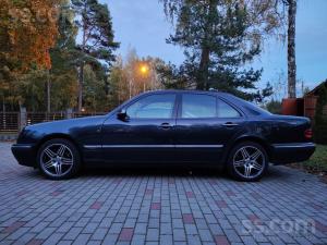 Синий Мерседес Е 280 1999 в Рига, объемом двигателя 2.80 л и пробегом 165 тыс. км за 4500 €, фото 17 на AUTOMOTO.COM.LV