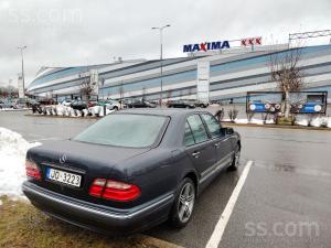 Zils Mercedes-Benz E 280 1999 Rīga, ar dzinēja tilpumu 2.80 L un nobraukumu 165 tūkst. km par 3990 €, foto 13 vietnē AUTOMOTO.COM.LV