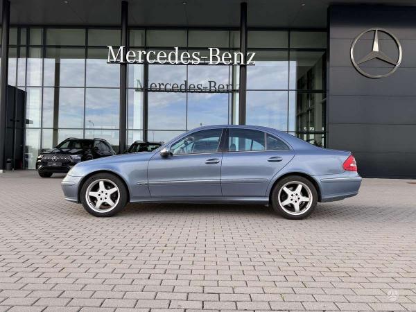 Blue Mercedes-Benz E 280 2004 in Klaipeda, with an engine capacity of 3.22 L and mileage of 376 thousand km for 2600 €, photo 3 on AUTOMOTO.COM.LV