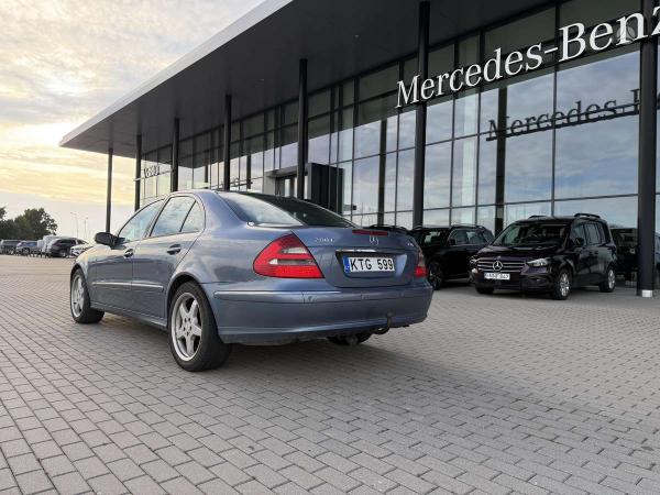 Blue Mercedes-Benz E 280 2004 in Klaipeda, with an engine capacity of 3.22 L and mileage of 376 thousand km for 2600 €, photo 4 on AUTOMOTO.COM.LV