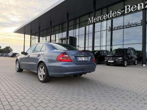 Zils Mercedes-Benz E 280 2004 Klaipėda, ar dzinēja tilpumu 3.22 L un nobraukumu 376 tūkst. km par 2600 €, foto 4 vietnē AUTOMOTO.COM.LV