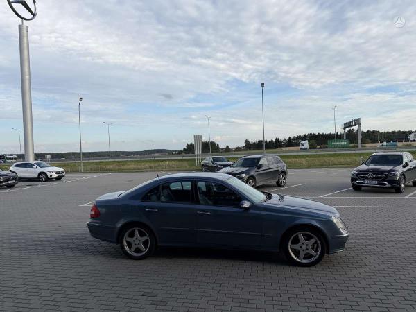Blue Mercedes-Benz E 280 2004 in Klaipeda, with an engine capacity of 3.22 L and mileage of 376 thousand km for 2600 €, photo 5 on AUTOMOTO.COM.LV