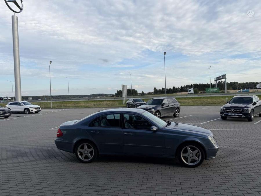 Zils Mercedes-Benz E 280 2004 Klaipėda, ar dzinēja tilpumu 3.22 L un nobraukumu 376 tūkst. km par 2600 €, foto 5 vietnē AUTOMOTO.COM.LV