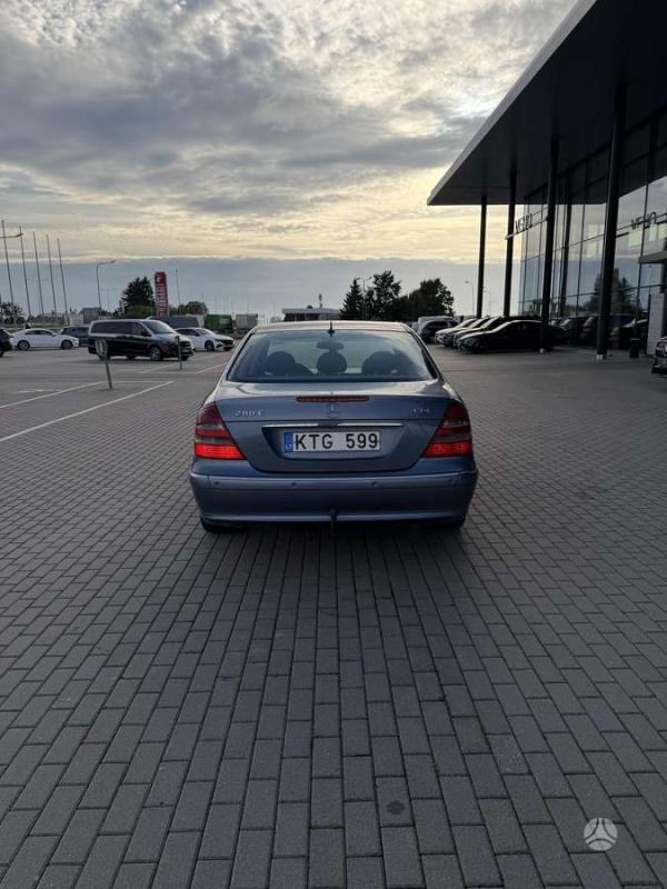 Blue Mercedes-Benz E 280 2004 in Klaipeda, with an engine capacity of 3.22 L and mileage of 376 thousand km for 2600 €, photo 6 on AUTOMOTO.COM.LV