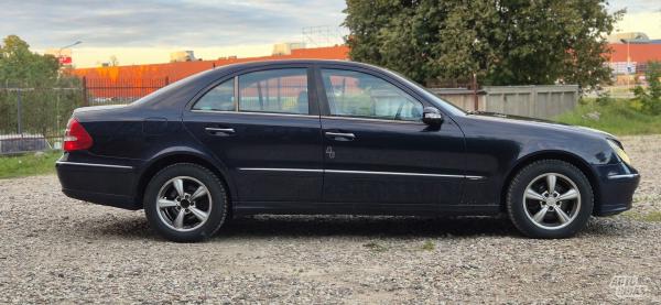 Zils Mercedes-Benz E 280 2005 Viļņa, ar dzinēja tilpumu 3.20 L un nobraukumu 497 tūkst. km par 2400 €, foto 5 vietnē AUTOMOTO.COM.LV