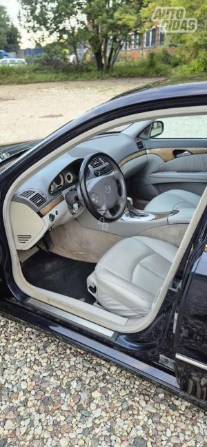 Zils Mercedes-Benz E 280 2005 Viļņa, ar dzinēja tilpumu 3.20 L un nobraukumu 497 tūkst. km par 2400 €, foto 10 vietnē AUTOMOTO.COM.LV