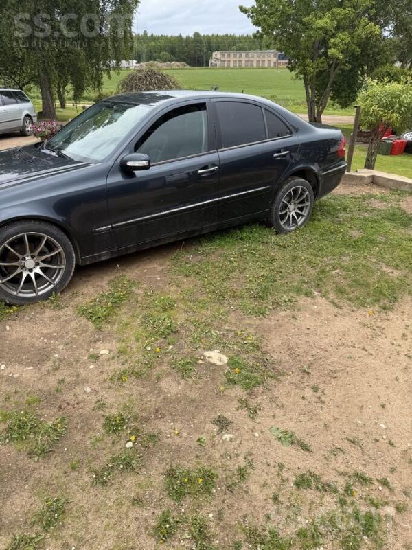 Zils Mercedes-Benz E 280 2006 Rēzekne, ar dzinēja tilpumu 3.00 L un nobraukumu 348 tūkst. km par 1600 €, foto 1 vietnē AUTOMOTO.COM.LV