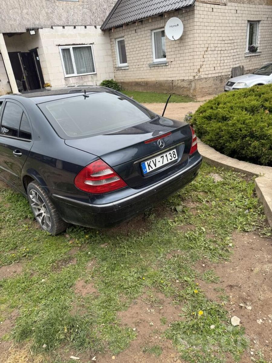 Zils Mercedes-Benz E 280 2006 Rēzekne, ar dzinēja tilpumu 3.00 L un nobraukumu 348 tūkst. km par 1600 €, foto 5 vietnē AUTOMOTO.COM.LV