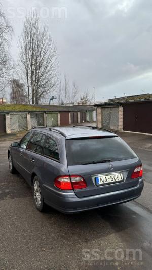 Blue Mercedes-Benz E 280 2005 in Riga, with an engine capacity of 3.20 L and mileage of 421 thousand km for 9100 €, photo 1 on AUTOMOTO.COM.LV
