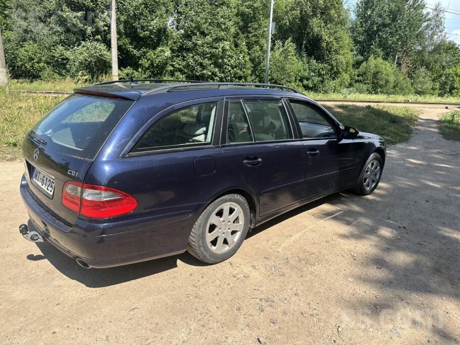 Blue Mercedes-Benz E 280 2008 in Ogre, with an engine capacity of 3.00 L and mileage of 299 thousand km for 2850 €, photo 4 on AUTOMOTO.COM.LV