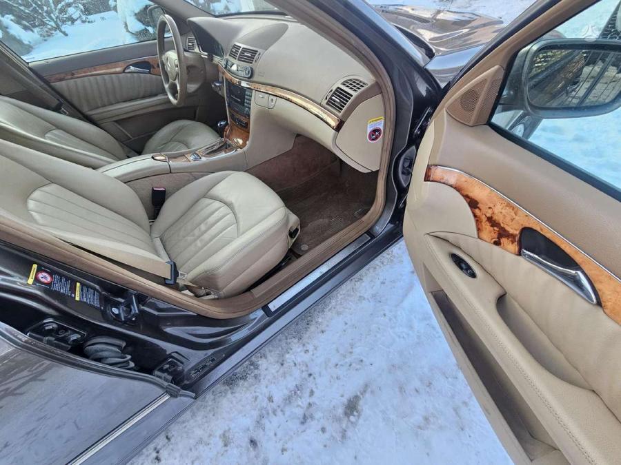 Brown Mercedes-Benz E 280 2007 in Kaunas, with an engine capacity of 2.80 L and mileage of 206 thousand km for 4350 €, photo 22 on AUTOMOTO.COM.LV
