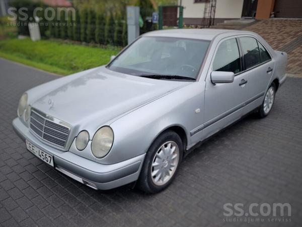Grey Mercedes-Benz E 280 1996 in Riga, with an engine capacity of 2.80 L and mileage of 298 thousand km for 3500 €, photo 1 on AUTOMOTO.COM.LV