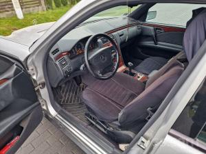 Grey Mercedes-Benz E 280 1996 in Riga, with an engine capacity of 2.80 L and mileage of 298 thousand km for 3500 €, photo 3 on AUTOMOTO.COM.LV