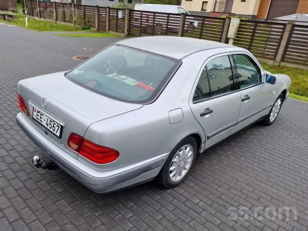 Grey Mercedes-Benz E 280 1996 in Riga, with an engine capacity of 2.80 L and mileage of 298 thousand km for 3500 €, photo 6 on AUTOMOTO.COM.LV
