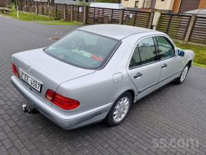 Grey Mercedes-Benz E 280 1996 in Riga, with an engine capacity of 2.80 L and mileage of 298 thousand km for 3500 €, photo 6 on AUTOMOTO.COM.LV