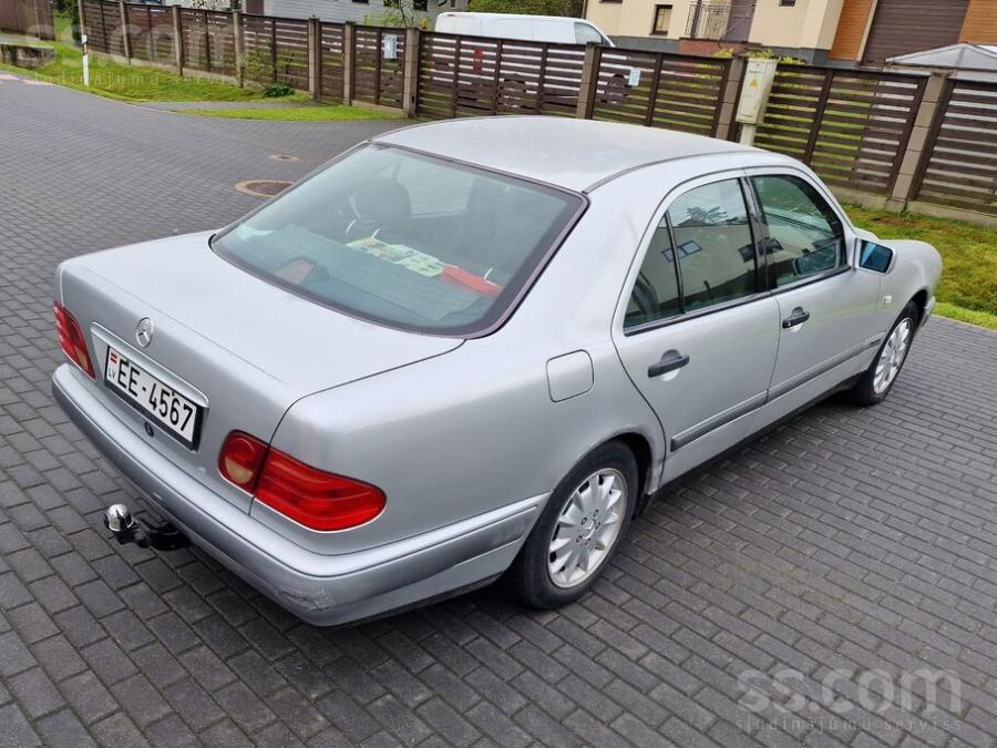 Grey Mercedes-Benz E 280 1996 in Riga, with an engine capacity of 2.80 L and mileage of 298 thousand km for 3500 €, photo 6 on AUTOMOTO.COM.LV