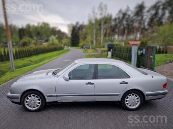 Grey Mercedes-Benz E 280 1996 in Riga, with an engine capacity of 2.80 L and mileage of 298 thousand km for 3500 €, photo 7 on AUTOMOTO.COM.LV