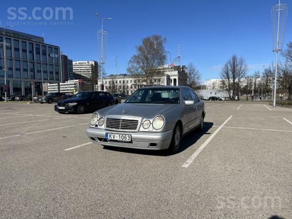 Серый Мерседес Е 280 1998 в Рига, объемом двигателя 2.80 л и пробегом 382 тыс. км за 998 €, фото 2 на AUTOMOTO.COM.LV
