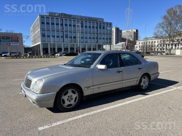 Серый Мерседес Е 280 1998 в Рига, объемом двигателя 2.80 л и пробегом 382 тыс. км за 998 €, фото 3 на AUTOMOTO.COM.LV