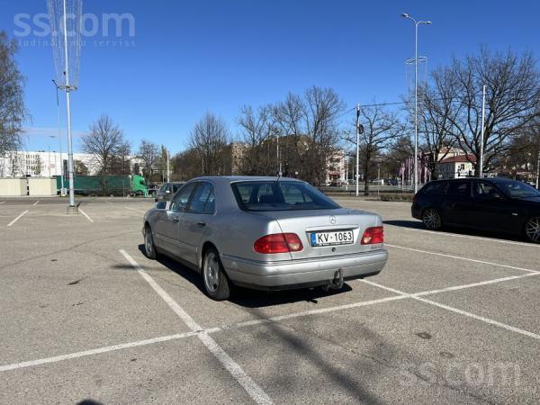 Серый Мерседес Е 280 1998 в Рига, объемом двигателя 2.80 л и пробегом 382 тыс. км за 998 €, фото 5 на AUTOMOTO.COM.LV