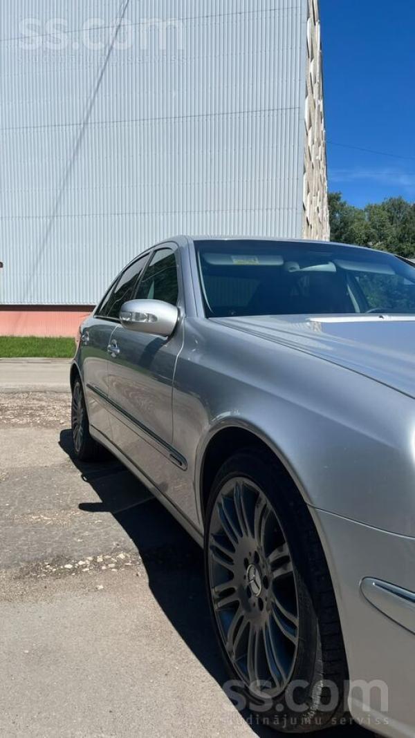 Pelēks Mercedes-Benz E 280 2004 Rīga, ar dzinēja tilpumu 3.20 L un nobraukumu 371 tūkst. km par 2680 €, foto 2 vietnē AUTOMOTO.COM.LV