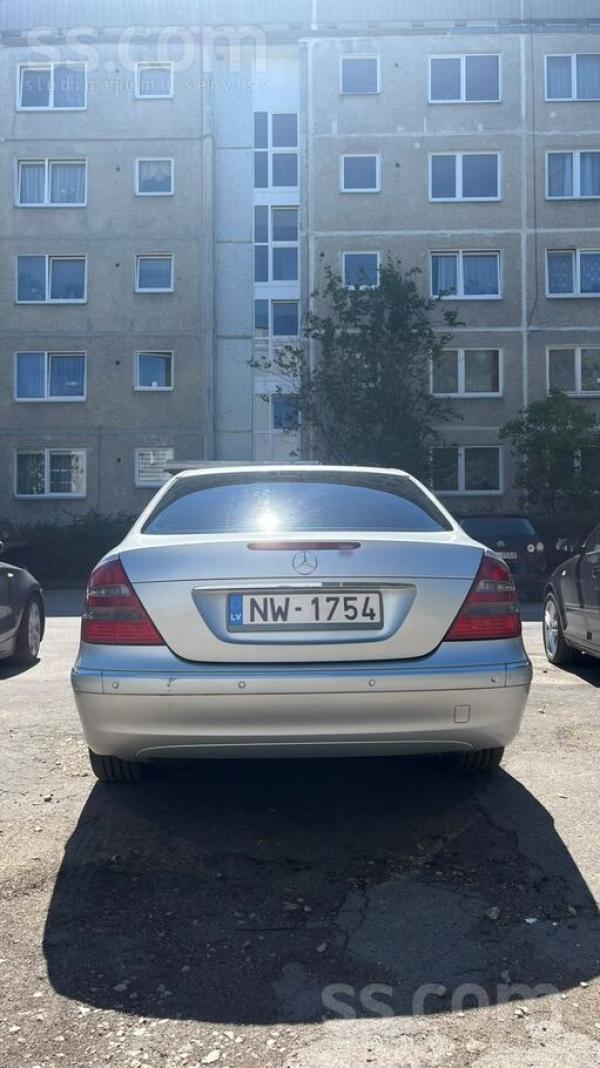 Pelēks Mercedes-Benz E 280 2004 Rīga, ar dzinēja tilpumu 3.20 L un nobraukumu 371 tūkst. km par 2680 €, foto 4 vietnē AUTOMOTO.COM.LV