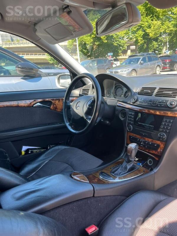 Pelēks Mercedes-Benz E 280 2004 Rīga, ar dzinēja tilpumu 3.20 L un nobraukumu 371 tūkst. km par 2680 €, foto 10 vietnē AUTOMOTO.COM.LV