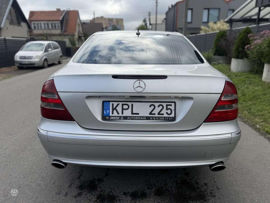 Pelēks Mercedes-Benz E 280 2004 Kauņa, ar dzinēja tilpumu 3.22 L un nobraukumu 361 tūkst. km par 2850 €, foto 7 vietnē AUTOMOTO.COM.LV