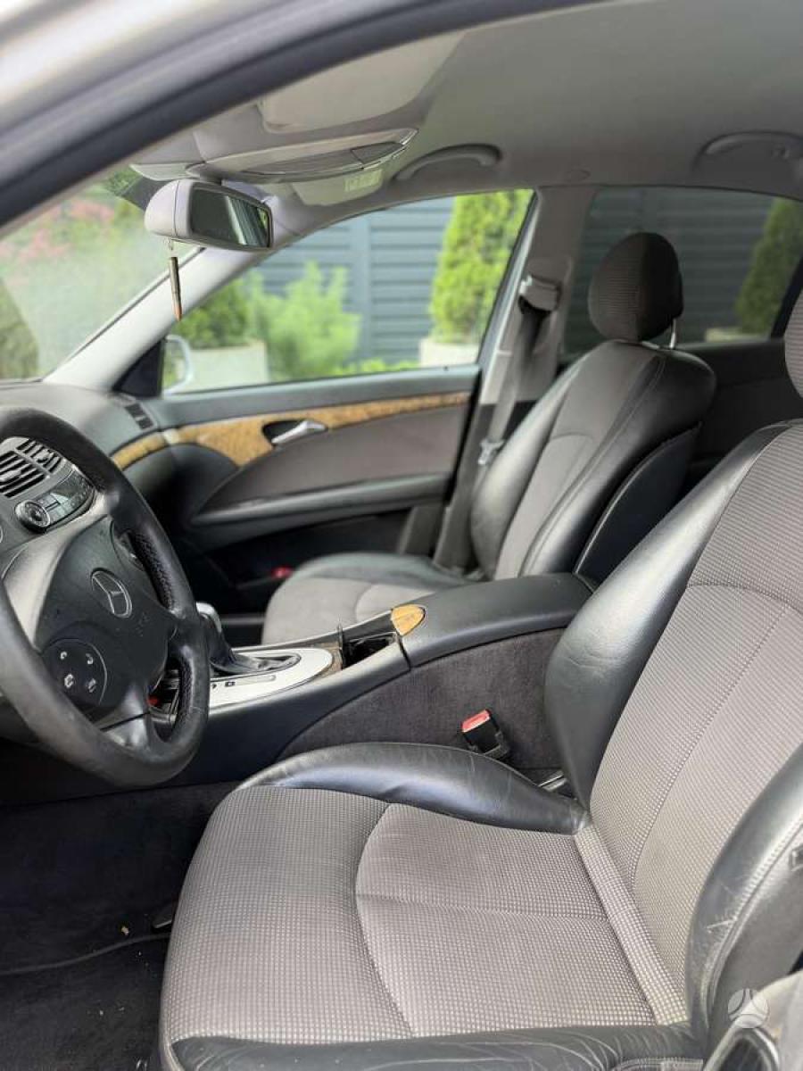 Pelēks Mercedes-Benz E 280 2004 Kauņa, ar dzinēja tilpumu 3.22 L un nobraukumu 361 tūkst. km par 2850 €, foto 13 vietnē AUTOMOTO.COM.LV