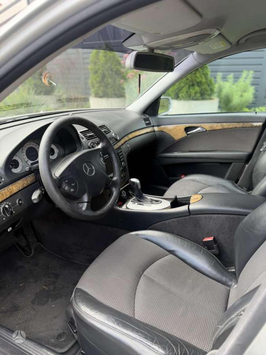 Pelēks Mercedes-Benz E 280 2004 Kauņa, ar dzinēja tilpumu 3.22 L un nobraukumu 361 tūkst. km par 2850 €, foto 14 vietnē AUTOMOTO.COM.LV