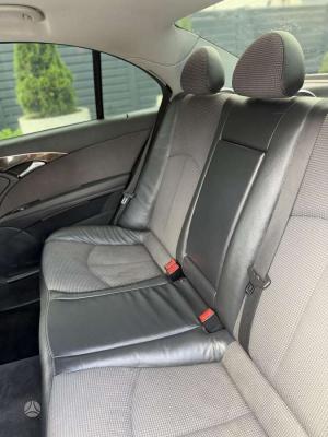 Pelēks Mercedes-Benz E 280 2004 Kauņa, ar dzinēja tilpumu 3.22 L un nobraukumu 361 tūkst. km par 2850 €, foto 18 vietnē AUTOMOTO.COM.LV