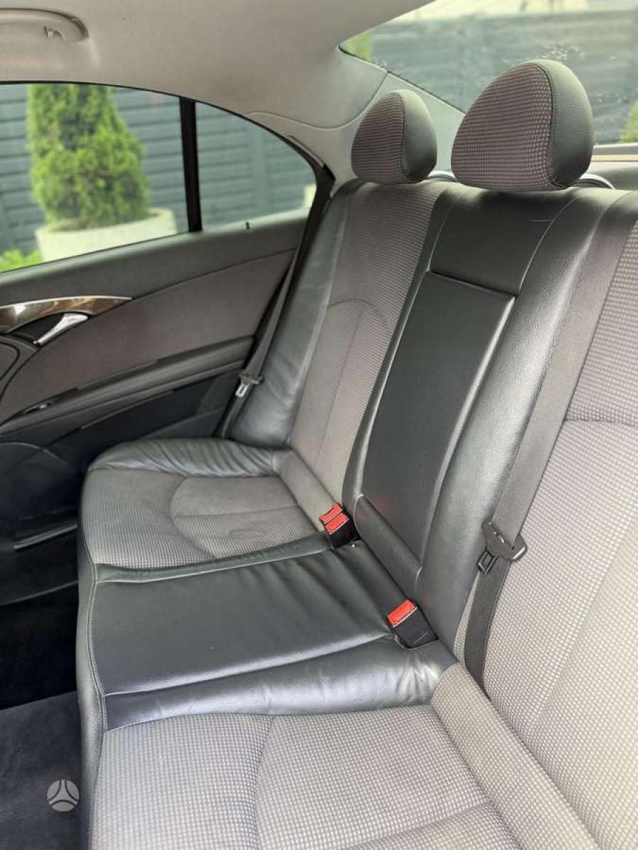 Pelēks Mercedes-Benz E 280 2004 Kauņa, ar dzinēja tilpumu 3.22 L un nobraukumu 361 tūkst. km par 2850 €, foto 18 vietnē AUTOMOTO.COM.LV