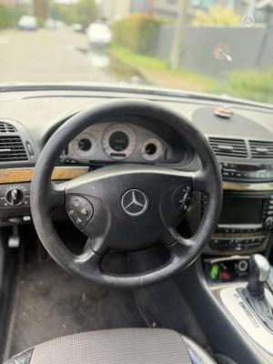 Pelēks Mercedes-Benz E 280 2004 Kauņa, ar dzinēja tilpumu 3.22 L un nobraukumu 361 tūkst. km par 2850 €, foto 22 vietnē AUTOMOTO.COM.LV